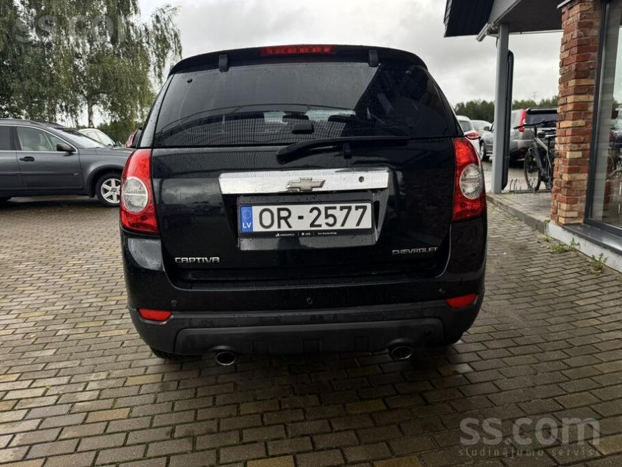 Melns Chevrolet Captiva 2012 Talsi, ar dzinēja tilpumu 2.20 L un nobraukumu 211 tūkst. km par 6500 €, foto 5 vietnē AUTOMOTO.COM.LV