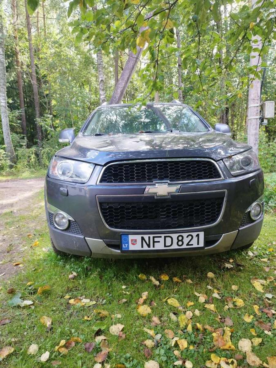 Black Chevrolet Captiva 2012 in Vilnius, with an engine capacity of 2.20 L and mileage of 300 thousand km for 2300 €, photo 3 on AUTOMOTO.COM.LV