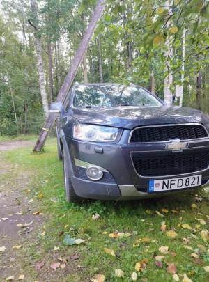 Black Chevrolet Captiva 2012 in Vilnius, with an engine capacity of 2.20 L and mileage of 300 thousand km for 2300 €, photo 4 on AUTOMOTO.COM.LV