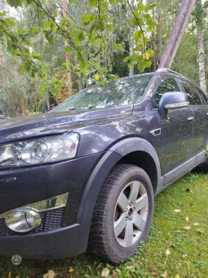 Black Chevrolet Captiva 2012 in Vilnius, with an engine capacity of 2.20 L and mileage of 300 thousand km for 2300 €, photo 5 on AUTOMOTO.COM.LV