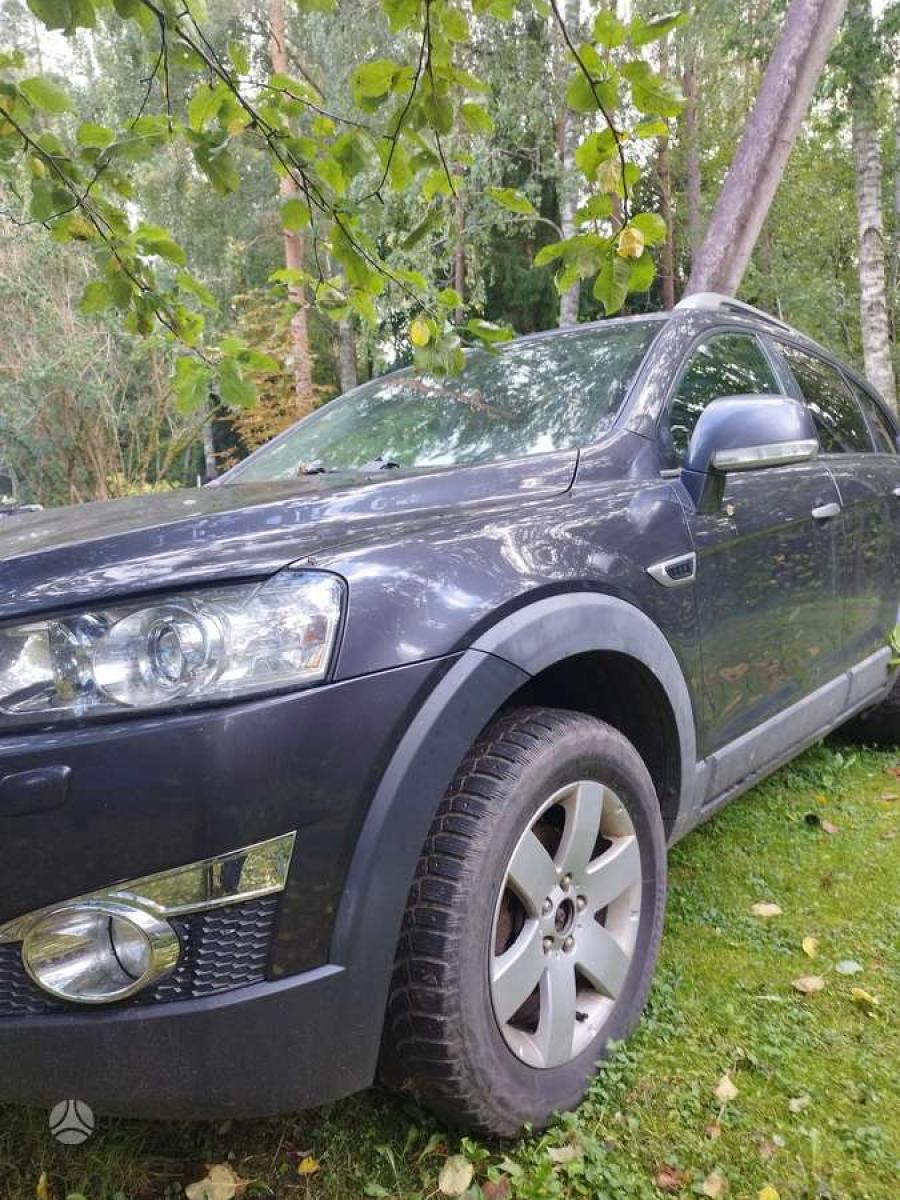 Black Chevrolet Captiva 2012 in Vilnius, with an engine capacity of 2.20 L and mileage of 300 thousand km for 2300 €, photo 5 on AUTOMOTO.COM.LV