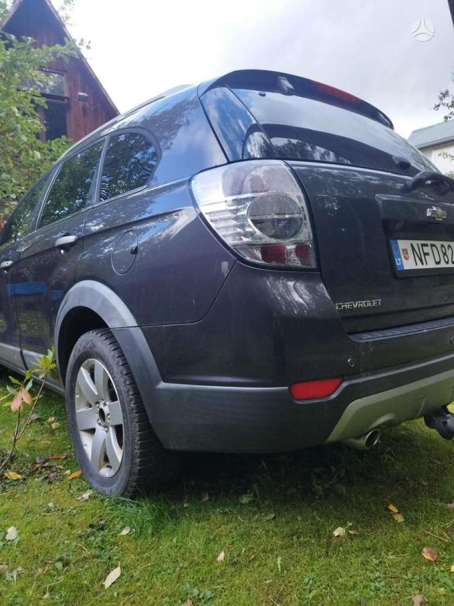 Black Chevrolet Captiva 2012 in Vilnius, with an engine capacity of 2.20 L and mileage of 300 thousand km for 2300 €, photo 6 on AUTOMOTO.COM.LV