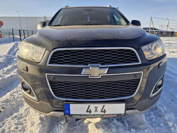 Black Chevrolet Captiva 2013 in Kaunas, with an engine capacity of 2.20 L and mileage of 235 thousand km for 5500 €, photo 1 on AUTOMOTO.COM.LV