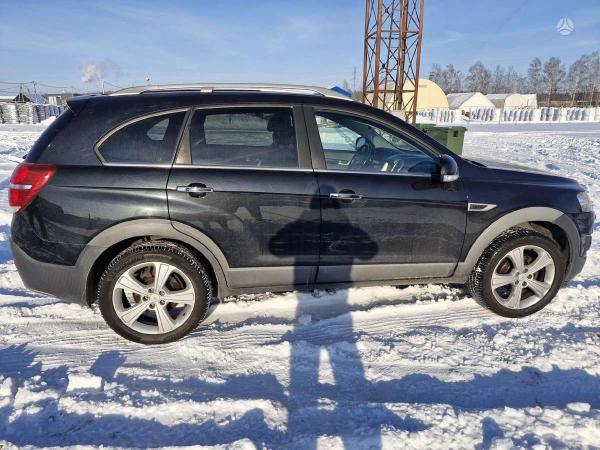 Black Chevrolet Captiva 2013 in Kaunas, with an engine capacity of 2.20 L and mileage of 235 thousand km for 5500 €, photo 4 on AUTOMOTO.COM.LV