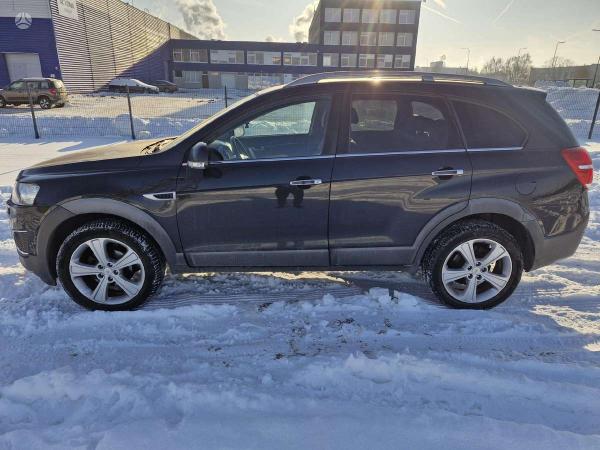 Black Chevrolet Captiva 2013 in Kaunas, with an engine capacity of 2.20 L and mileage of 235 thousand km for 5500 €, photo 5 on AUTOMOTO.COM.LV