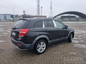 Melns Chevrolet Captiva 2013 Valmiera, ar dzinēja tilpumu 2.20 L un nobraukumu 223 tūkst. km par 5800 €, foto 3 vietnē AUTOMOTO.COM.LV