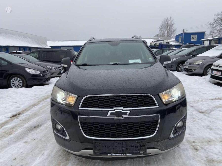 Black Chevrolet Captiva 2013 in Taurage, with an engine capacity of 2.23 L and mileage of 258 thousand km for 4400 €, photo 3 on AUTOMOTO.COM.LV