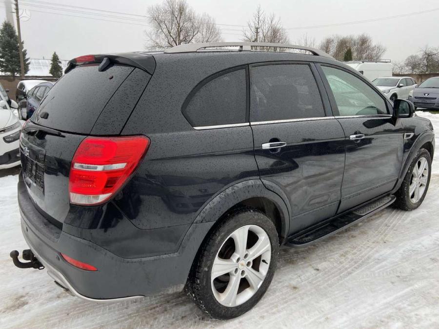 Black Chevrolet Captiva 2013 in Taurage, with an engine capacity of 2.23 L and mileage of 258 thousand km for 4400 €, photo 4 on AUTOMOTO.COM.LV