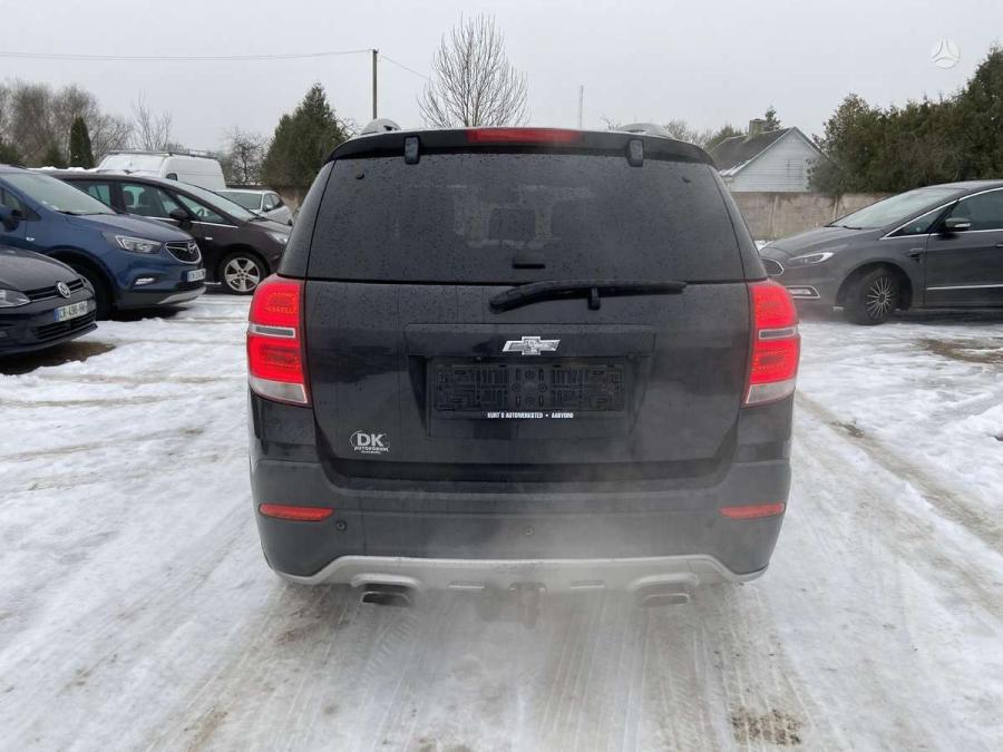 Black Chevrolet Captiva 2013 in Taurage, with an engine capacity of 2.23 L and mileage of 258 thousand km for 4400 €, photo 6 on AUTOMOTO.COM.LV