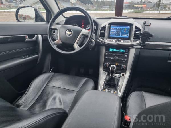 Black Chevrolet Captiva 2013 in Valmiera, with an engine capacity of 2.20 L and mileage of 223 thousand km for 5800 €, photo 6 on AUTOMOTO.COM.LV