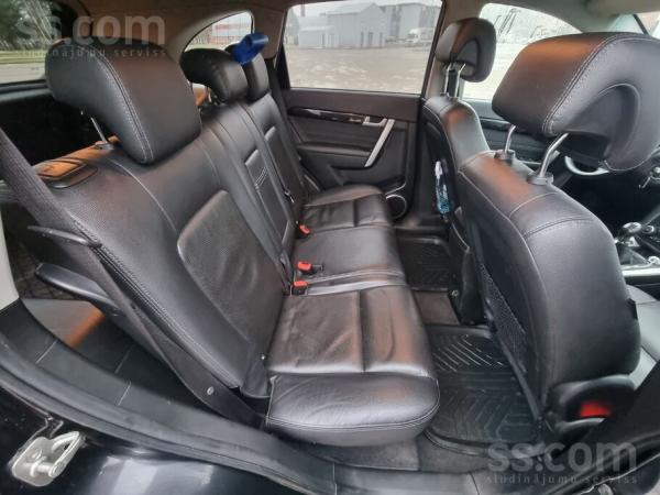 Black Chevrolet Captiva 2013 in Valmiera, with an engine capacity of 2.20 L and mileage of 223 thousand km for 5800 €, photo 9 on AUTOMOTO.COM.LV