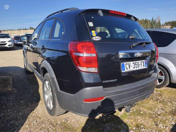 Black Chevrolet Captiva 2013 in Utena, with an engine capacity of 2.20 L and mileage of 217 thousand km for 5350 €, photo 4 on AUTOMOTO.COM.LV