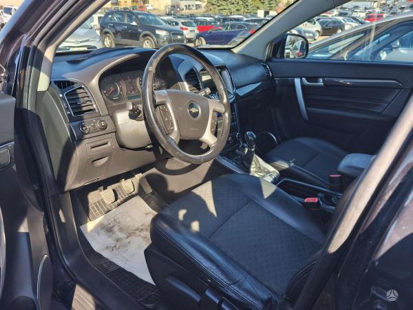 Black Chevrolet Captiva 2013 in Utena, with an engine capacity of 2.20 L and mileage of 217 thousand km for 5350 €, photo 5 on AUTOMOTO.COM.LV