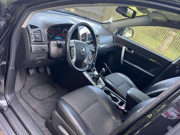 Black Chevrolet Captiva 2013 in Kaunas, with an engine capacity of 0.00 L and mileage of 212 thousand km for 5300 €, photo 10 on AUTOMOTO.COM.LV