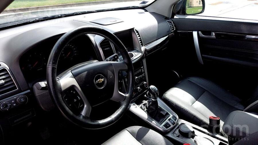 Black Chevrolet Captiva 2013 in Madona, with an engine capacity of 2.20 L and mileage of 292 thousand km for 3995 €, photo 9 on AUTOMOTO.COM.LV
