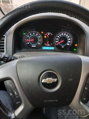 Black Chevrolet Captiva 2013 in Jurmala, with an engine capacity of 2.40 L and mileage of 139 thousand km for 5750 €, photo 8 on AUTOMOTO.COM.LV