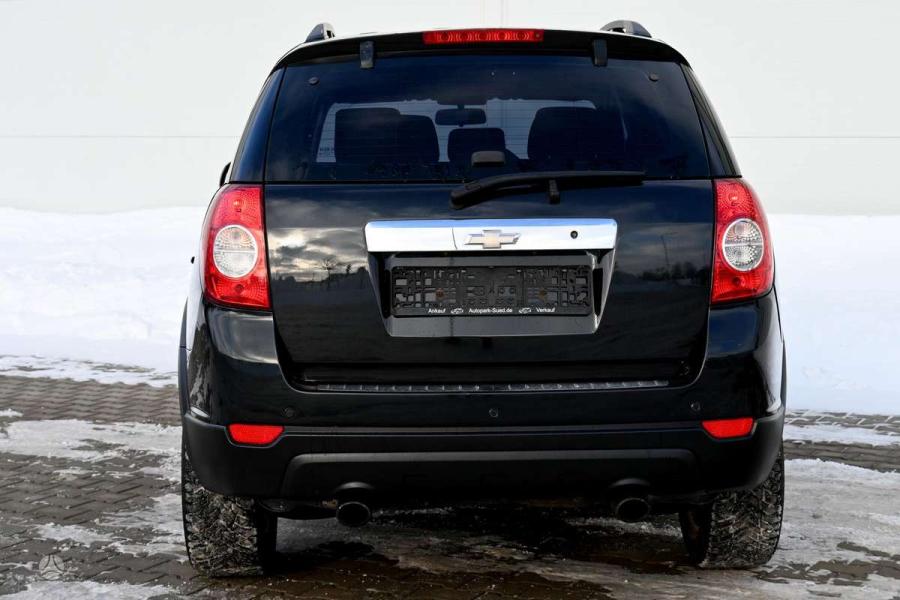 Black Chevrolet Captiva 2012 in Kretinga, with an engine capacity of 2.20 L and mileage of 224 thousand km for 5750 €, photo 8 on AUTOMOTO.COM.LV