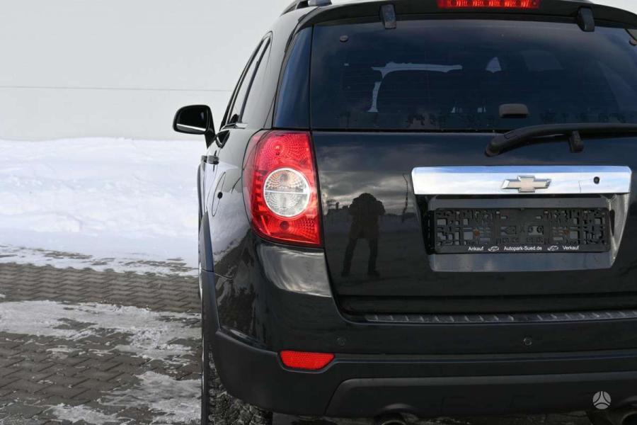 Black Chevrolet Captiva 2012 in Kretinga, with an engine capacity of 2.20 L and mileage of 224 thousand km for 5750 €, photo 10 on AUTOMOTO.COM.LV