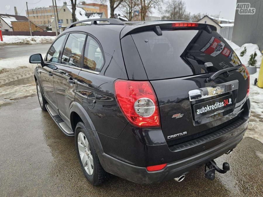 Black Chevrolet Captiva 2013 in Siauliai, with an engine capacity of 2.20 L and mileage of 241 thousand km for 5750 €, photo 5 on AUTOMOTO.COM.LV