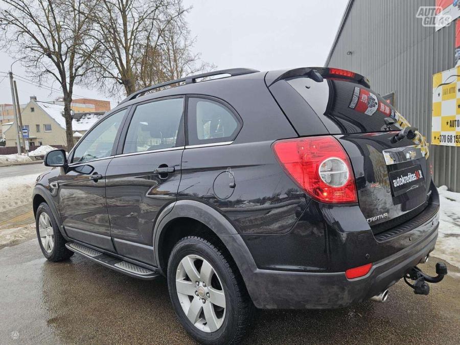 Black Chevrolet Captiva 2013 in Siauliai, with an engine capacity of 2.20 L and mileage of 241 thousand km for 5750 €, photo 6 on AUTOMOTO.COM.LV