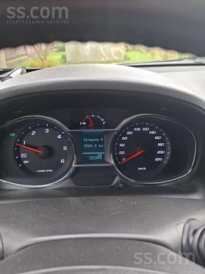 Black Chevrolet Captiva 2013 in Daugavpils, with an engine capacity of 2.20 L and mileage of 253 thousand km for 5600 €, photo 3 on AUTOMOTO.COM.LV
