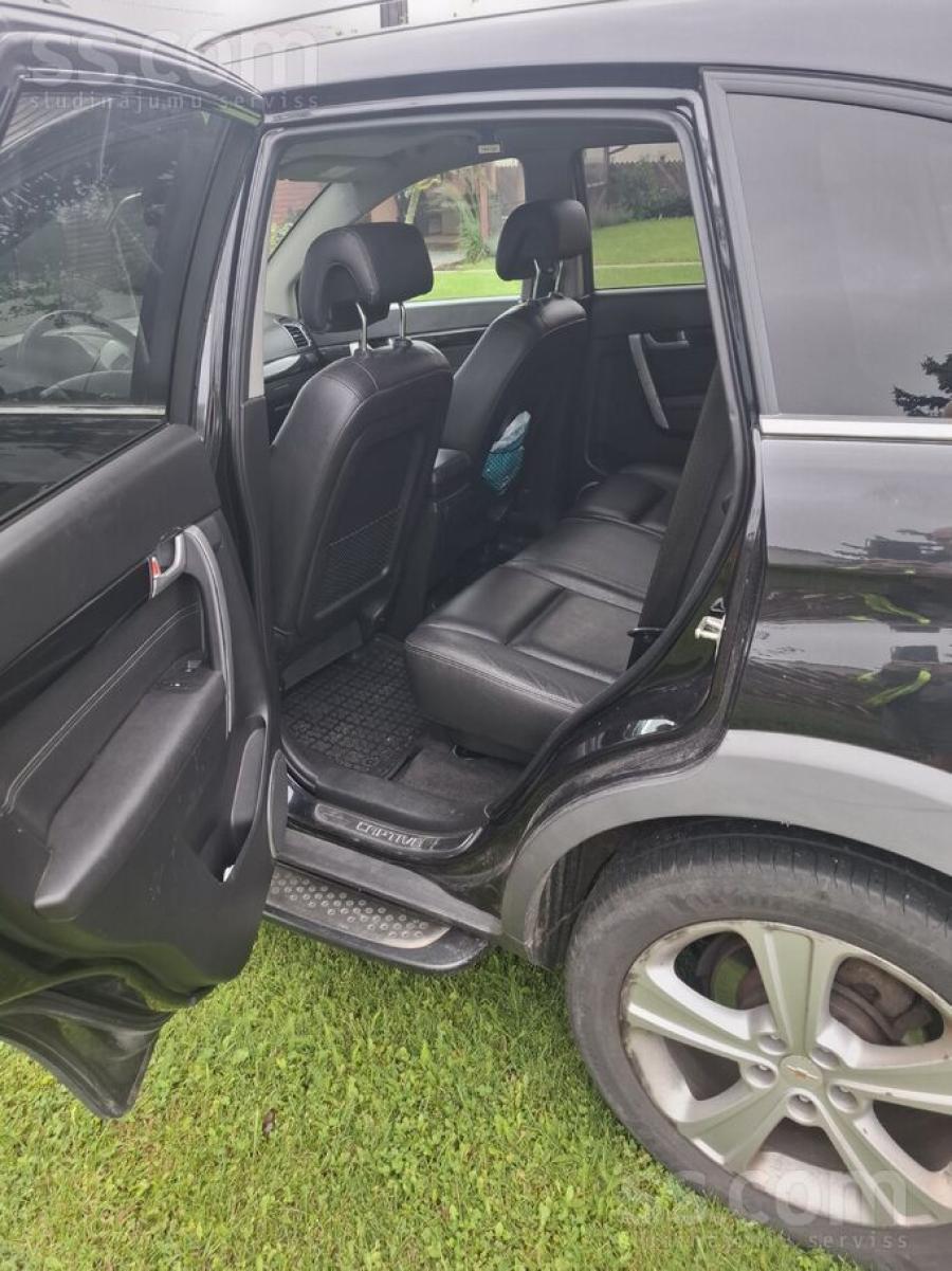 Black Chevrolet Captiva 2013 in Daugavpils, with an engine capacity of 2.20 L and mileage of 253 thousand km for 5600 €, photo 7 on AUTOMOTO.COM.LV