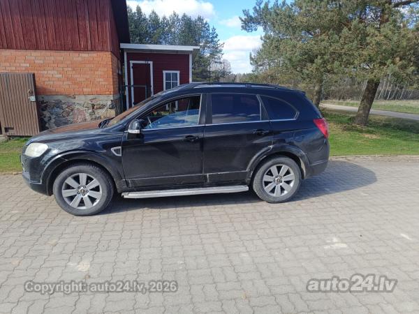 Black Chevrolet Captiva 2007 in Voru, with an engine capacity of 2.00 L and mileage of 285 thousand km for 3000 €, photo 1 on AUTOMOTO.COM.LV