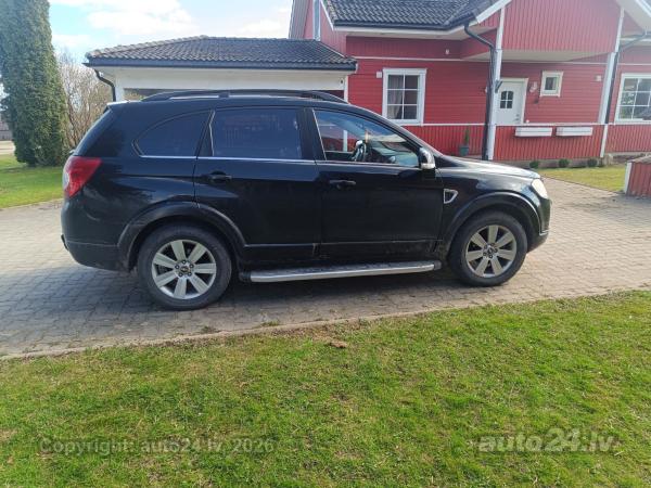 Black Chevrolet Captiva 2007 in Voru, with an engine capacity of 2.00 L and mileage of 285 thousand km for 3000 €, photo 4 on AUTOMOTO.COM.LV