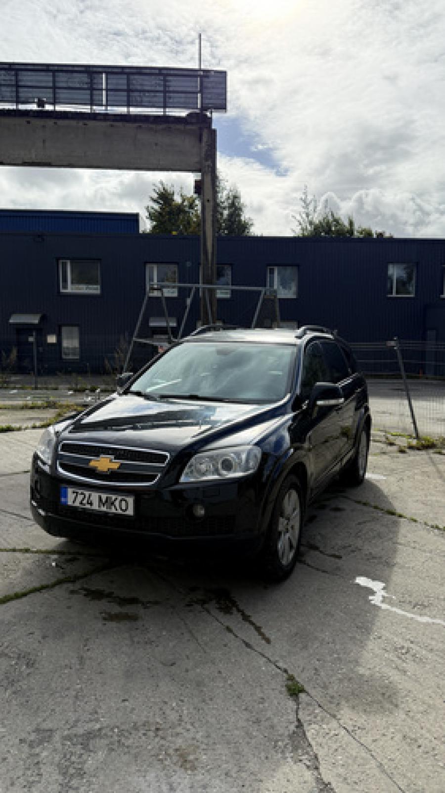 Black Chevrolet Captiva 2007 in Tallinn, with an engine capacity of 2.00 L and mileage of 260 thousand km for 3500 €, photo 1 on AUTOMOTO.COM.LV