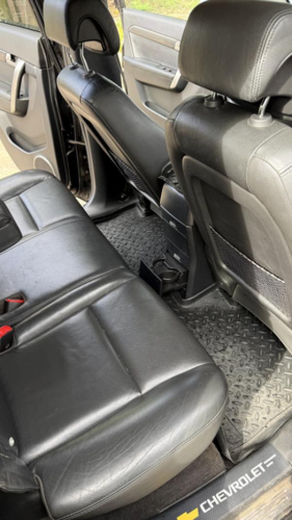 Black Chevrolet Captiva 2007 in Tallinn, with an engine capacity of 2.00 L and mileage of 260 thousand km for 3500 €, photo 9 on AUTOMOTO.COM.LV
