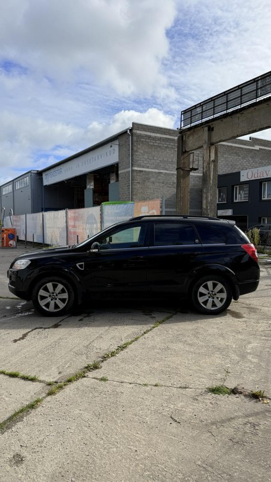 Black Chevrolet Captiva 2007 in Tallinn, with an engine capacity of 2.00 L and mileage of 260 thousand km for 3500 €, photo 17 on AUTOMOTO.COM.LV