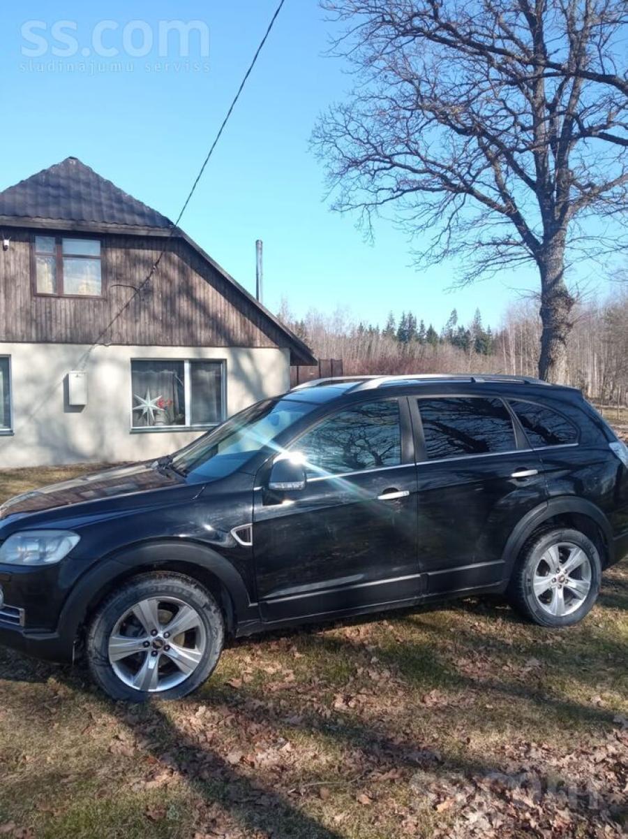 Black Chevrolet Captiva 2009 in Riga, with an engine capacity of 2.00 L and mileage of 176 thousand km for 4500 €, photo 4 on AUTOMOTO.COM.LV