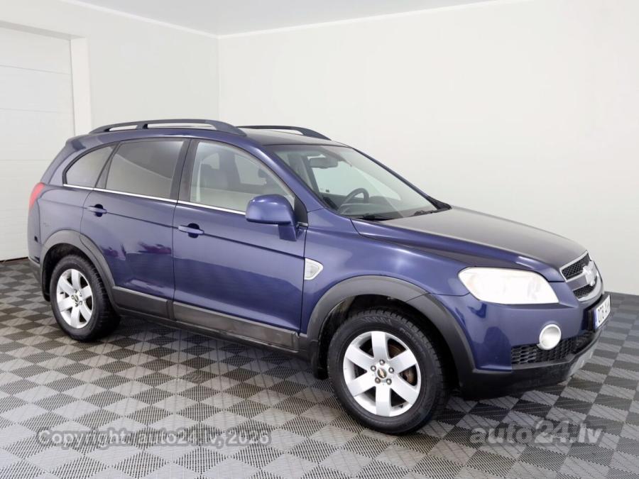 Blue Chevrolet Captiva 2007 in Tallinn, with an engine capacity of 2.00 L and mileage of 265 thousand km for 2499 €, photo 1 on AUTOMOTO.COM.LV