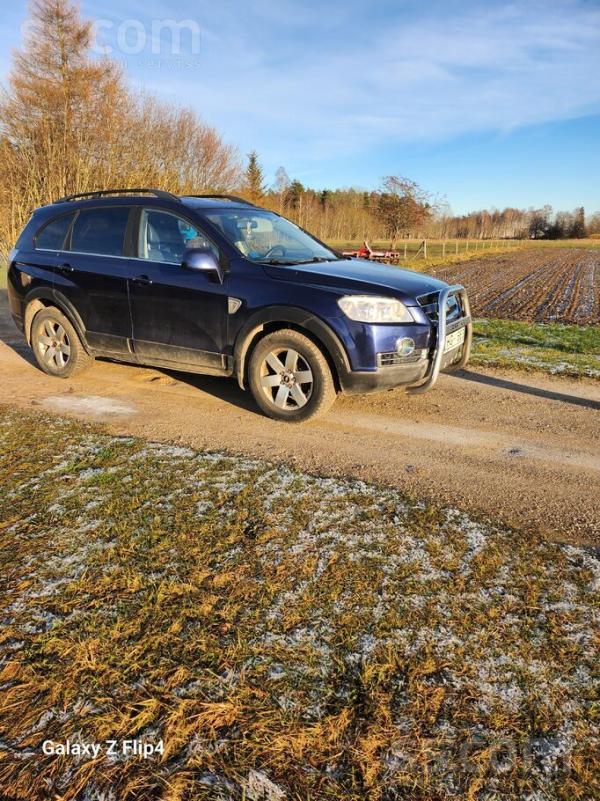 Blue Chevrolet Captiva 2007 in Ventspils, with an engine capacity of 2.00 L and mileage of 290 thousand km for 1050 €, photo 2 on AUTOMOTO.COM.LV