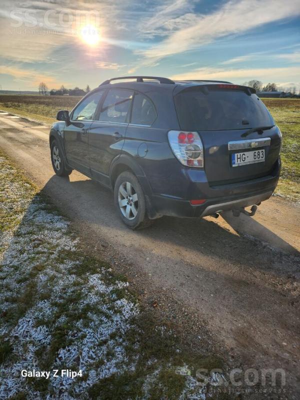 Blue Chevrolet Captiva 2007 in Ventspils, with an engine capacity of 2.00 L and mileage of 290 thousand km for 1050 €, photo 4 on AUTOMOTO.COM.LV