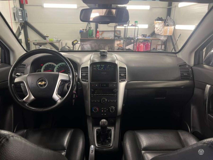 Zils Chevrolet Captiva 2007 Viļņa, ar dzinēja tilpumu 1.99 L un nobraukumu 217 tūkst. km par 2900 €, foto 18 vietnē AUTOMOTO.COM.LV