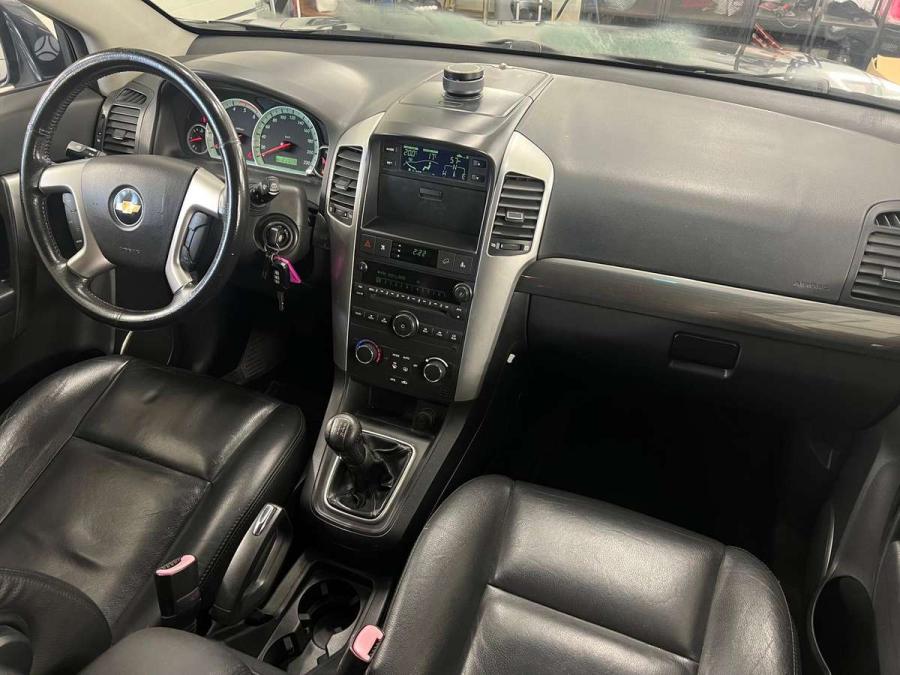 Zils Chevrolet Captiva 2007 Viļņa, ar dzinēja tilpumu 1.99 L un nobraukumu 217 tūkst. km par 2900 €, foto 31 vietnē AUTOMOTO.COM.LV