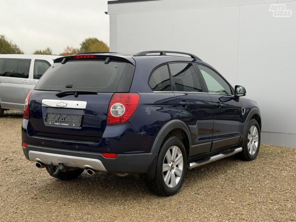 Blue Chevrolet Captiva 2010 in Siauliai, with an engine capacity of 2.00 L and mileage of 243 thousand km for 3700 €, photo 5 on AUTOMOTO.COM.LV
