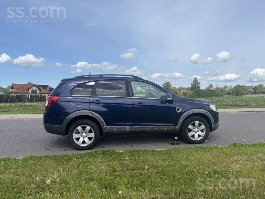 Blue Chevrolet Captiva 2011 in Riga, with an engine capacity of 2.00 L and mileage of 0 thousand km for 3295 €, photo 2 on AUTOMOTO.COM.LV