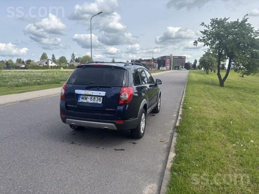 Blue Chevrolet Captiva 2011 in Riga, with an engine capacity of 2.00 L and mileage of 0 thousand km for 3295 €, photo 3 on AUTOMOTO.COM.LV
