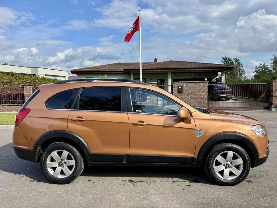 Brown Chevrolet Captiva 2007 in Vilnius, with an engine capacity of 1.99 L and mileage of 168 thousand km for 3500 €, photo 10 on AUTOMOTO.COM.LV