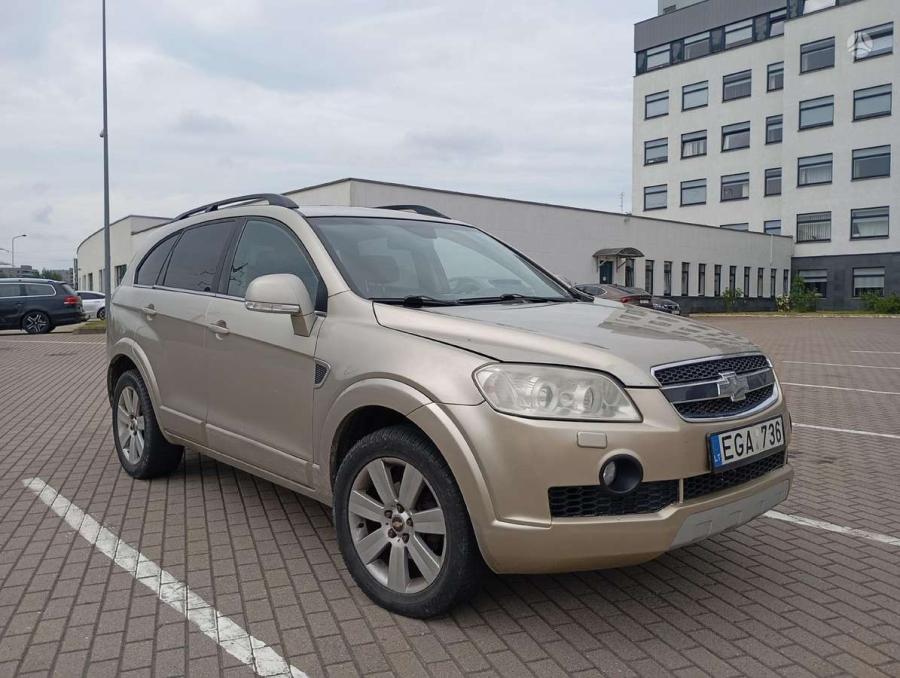 Brown Chevrolet Captiva 2008 in Vilnius, with an engine capacity of 2.00 L and mileage of 288 thousand km for 2800 €, photo 1 on AUTOMOTO.COM.LV
