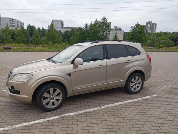 Brown Chevrolet Captiva 2008 in Vilnius, with an engine capacity of 2.00 L and mileage of 288 thousand km for 2800 €, photo 2 on AUTOMOTO.COM.LV