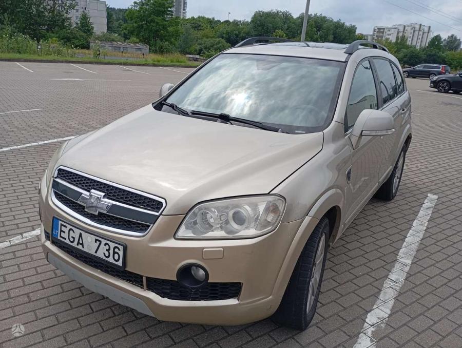 Brown Chevrolet Captiva 2008 in Vilnius, with an engine capacity of 2.00 L and mileage of 288 thousand km for 2800 €, photo 3 on AUTOMOTO.COM.LV