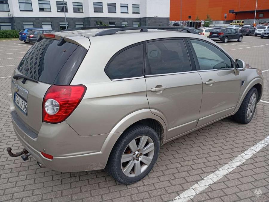 Brown Chevrolet Captiva 2008 in Vilnius, with an engine capacity of 2.00 L and mileage of 288 thousand km for 2800 €, photo 4 on AUTOMOTO.COM.LV
