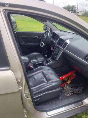 Brūns Chevrolet Captiva 2008 Viļņa, ar dzinēja tilpumu 2.00 L un nobraukumu 185 tūkst. km par 1450 €, foto 5 vietnē AUTOMOTO.COM.LV