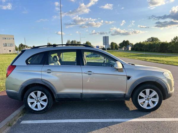 Brown Chevrolet Captiva 2008 in Svencionys, with an engine capacity of 2.00 L and mileage of 267 thousand km for 1800 €, photo 2 on AUTOMOTO.COM.LV