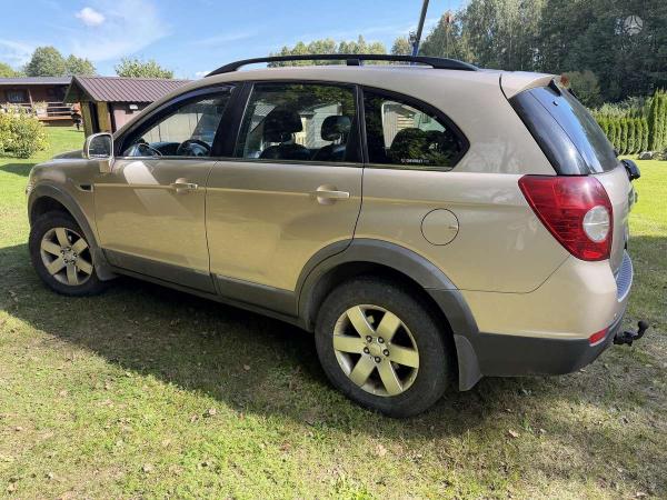 Brown Chevrolet Captiva 2012 in Alytus, with an engine capacity of 2.23 L and mileage of 195 thousand km for 4800 €, photo 3 on AUTOMOTO.COM.LV