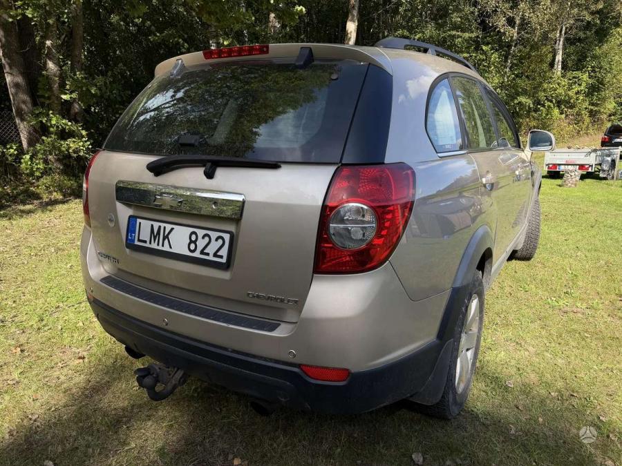 Brown Chevrolet Captiva 2012 in Alytus, with an engine capacity of 2.23 L and mileage of 195 thousand km for 4800 €, photo 4 on AUTOMOTO.COM.LV