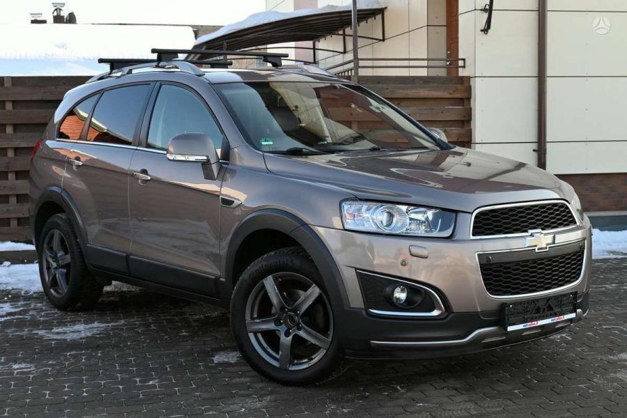 Brown Chevrolet Captiva 2013 in Kretinga, with an engine capacity of 2.20 L and mileage of 202 thousand km for 7499 €, photo 1 on AUTOMOTO.COM.LV